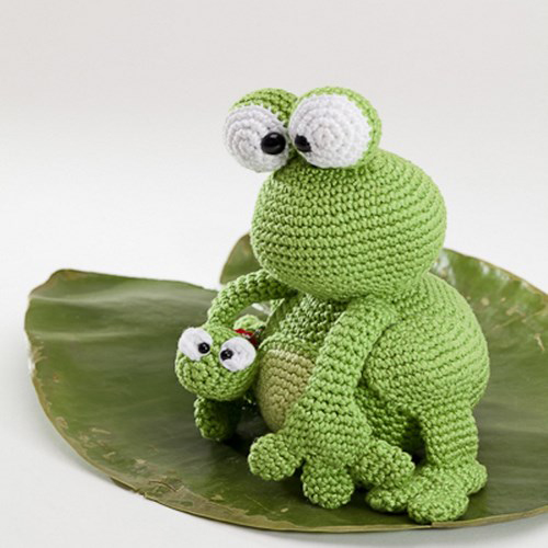 Kobe and Kenji frog amigurumi pattern - Amigurumi.com