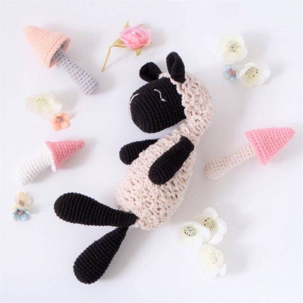 Arthur the sheep amigurumi pattern - Amigurumi.com