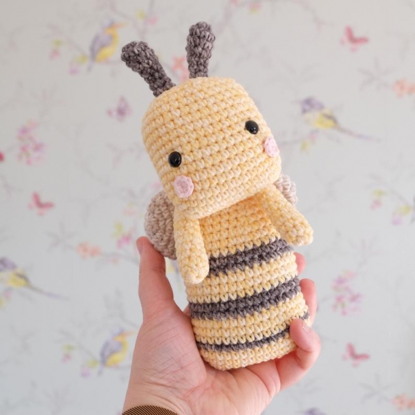 Bee Happy amigurumi pattern - Amigurumi.com