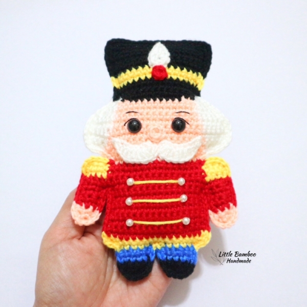 Nutcracker Ornament amigurumi pattern - Amigurumi.com