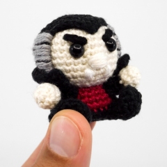 Mini Vampire amigurumi pattern - Amigurumi.com