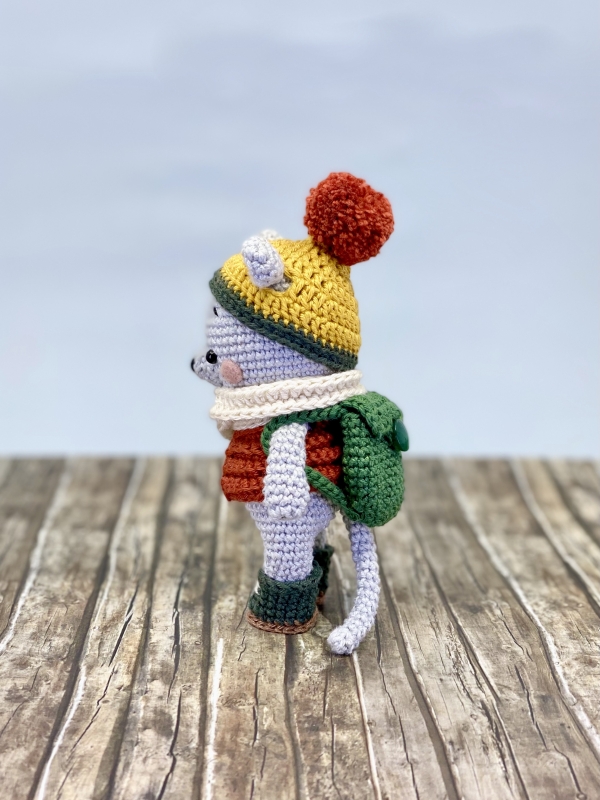 Lucas the dress-up mouse amigurumi pattern - Amigurumi.com