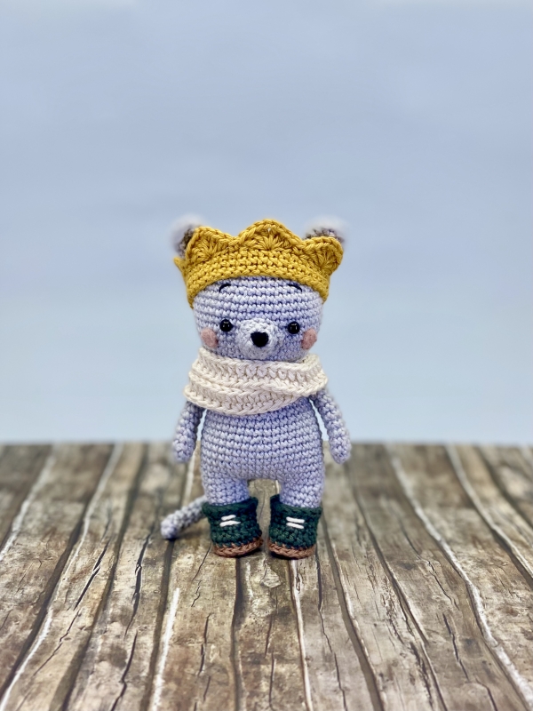Lucas the dress-up mouse amigurumi pattern - Amigurumi.com