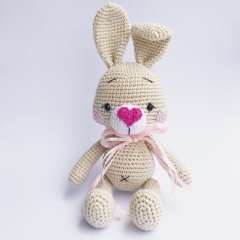 Lolly the little Bunny amigurumi pattern - Amigurumi.com
