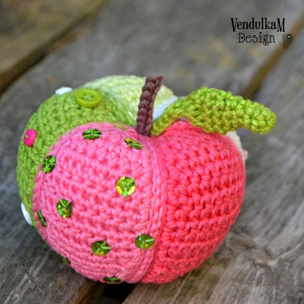 Patchwork apple amigurumi pattern - Amigurumi.com