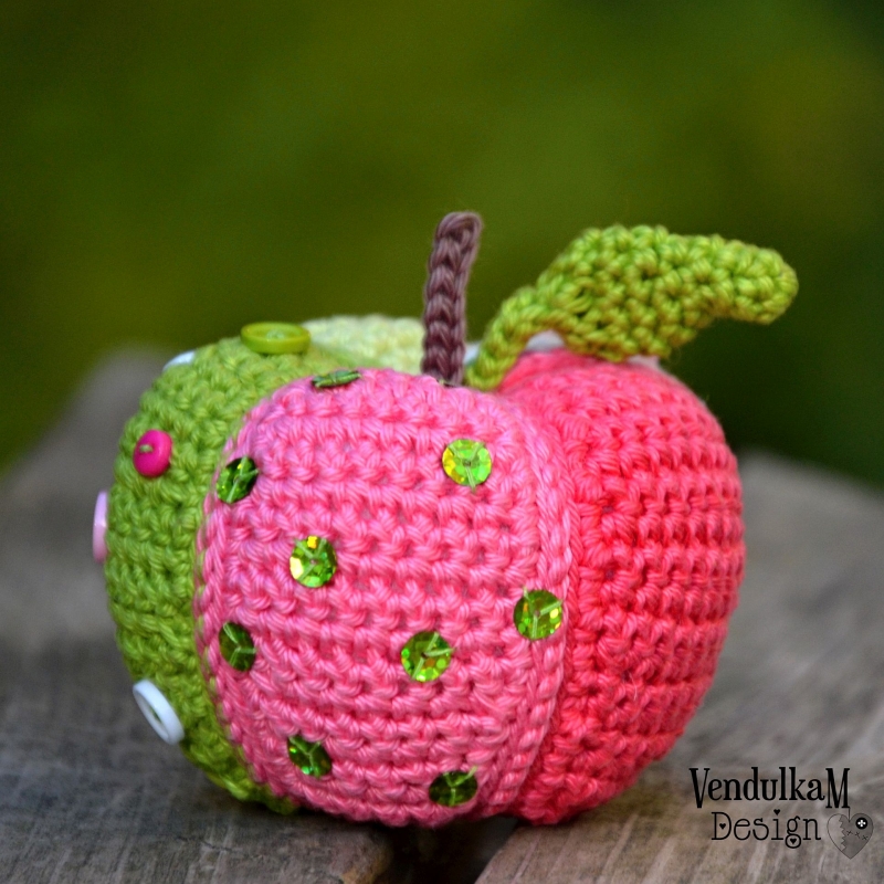 Patchwork apple amigurumi pattern - Amigurumi.com