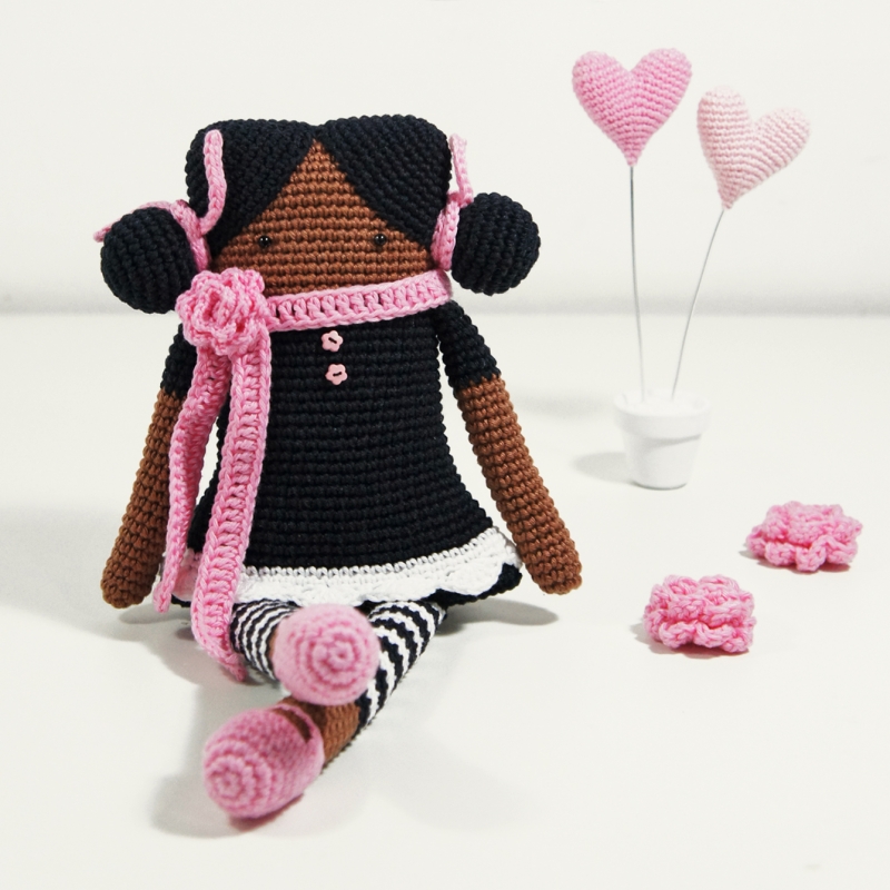 Maria the square doll amigurumi pattern - Amigurumi.com