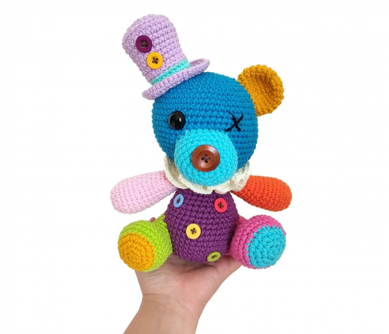 Freaky Teddybear amigurumi pattern - Amigurumi.com