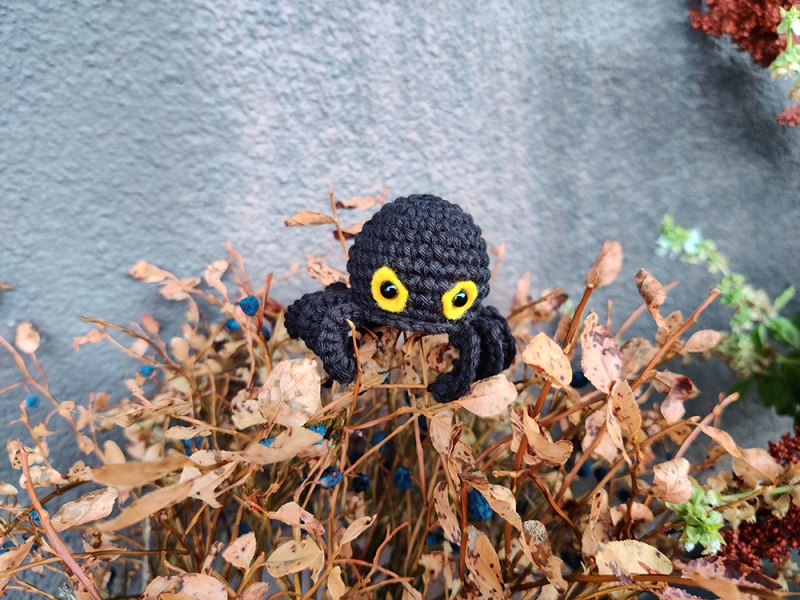Tiny Spider amigurumi pattern - Amigurumi.com