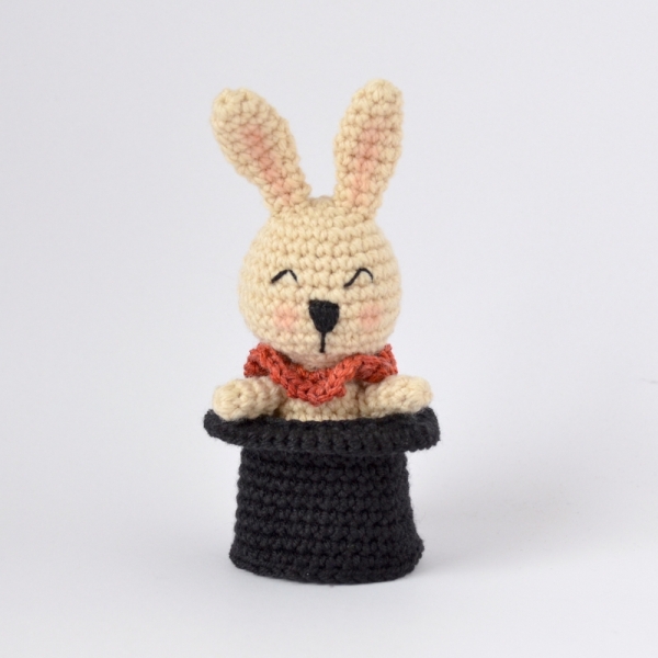 Bunny in a Hat amigurumi pattern - Amigurumi.com