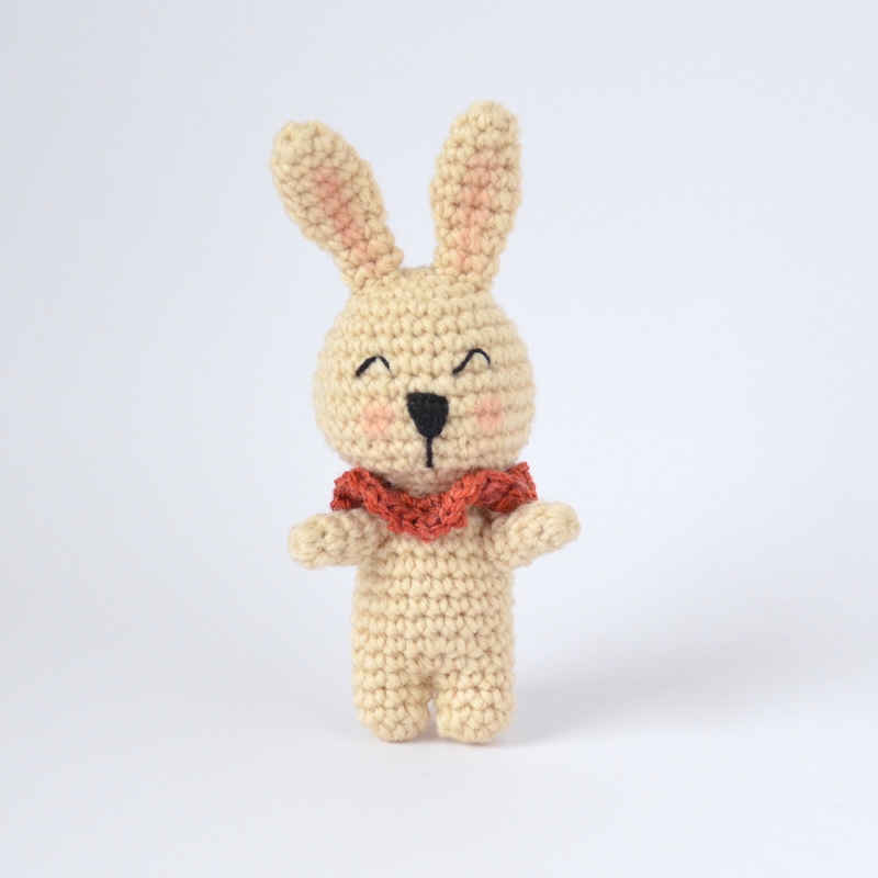 Bunny in a Hat amigurumi pattern - Amigurumi.com