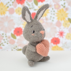 Sweet Valentine Bunny amigurumi pattern - Amigurumi.com