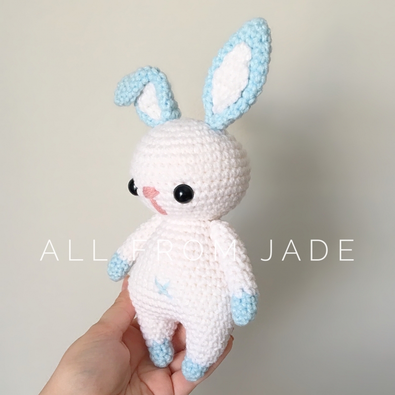 Billy the Small Bunny amigurumi pattern - Amigurumi.com
