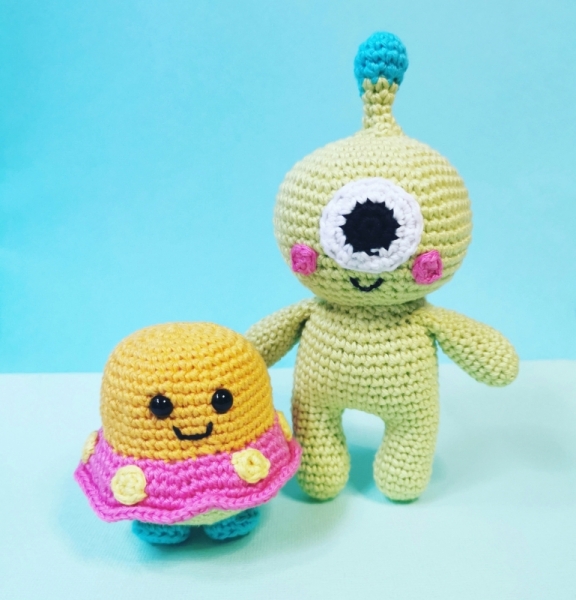 Pip the Alien & Cosmo the UFO amigurumi pattern - Amigurumi.com