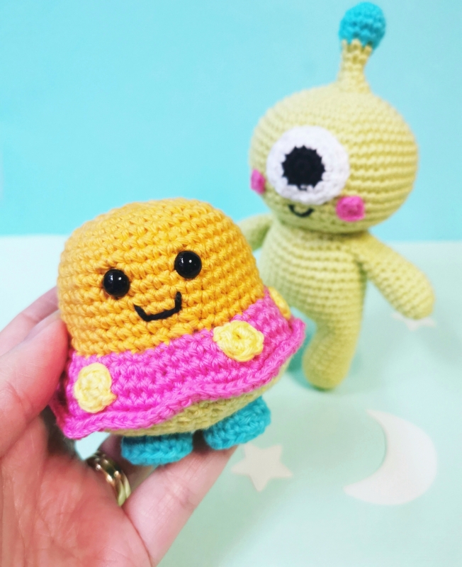 Pip the Alien & Cosmo the UFO amigurumi pattern - Amigurumi.com