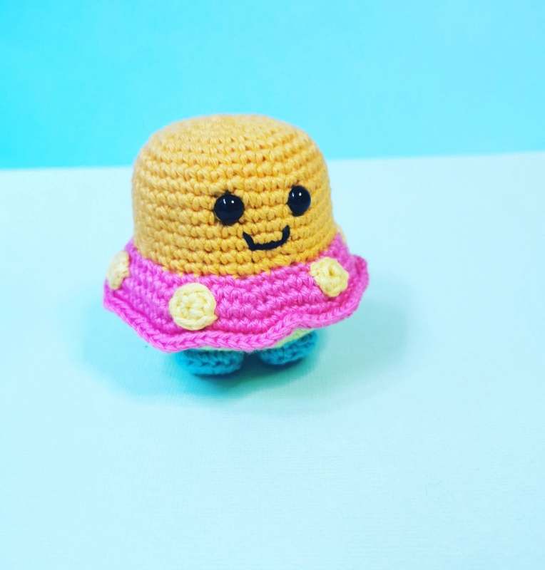 Pip the Alien & Cosmo the UFO amigurumi pattern - Amigurumi.com