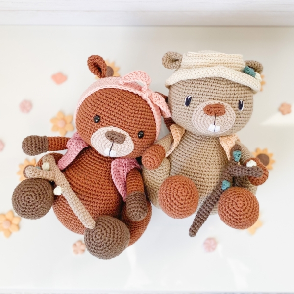 Hazel & Chester - The Beavers amigurumi pattern - Amigurumi.com