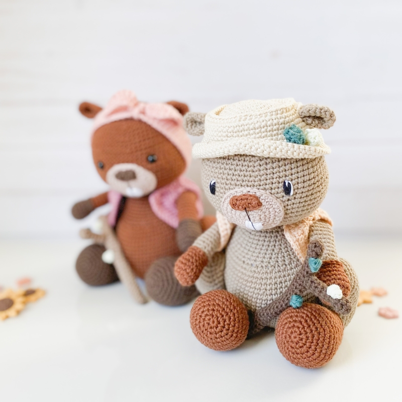 Hazel & Chester - The Beavers amigurumi pattern - Amigurumi.com