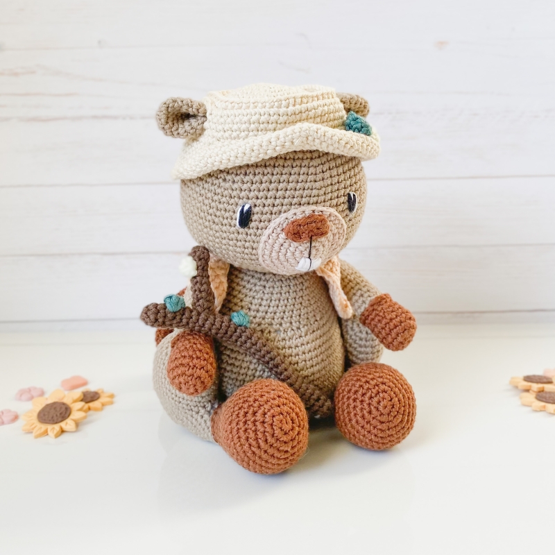 Hazel & Chester - The Beavers amigurumi pattern - Amigurumi.com