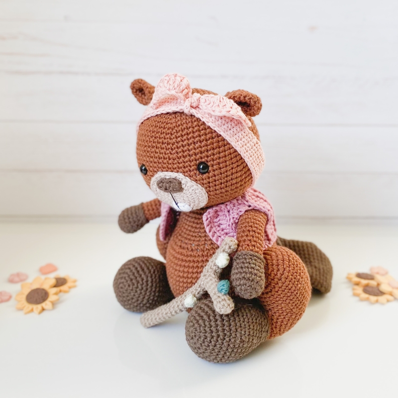 Hazel & Chester - The Beavers amigurumi pattern - Amigurumi.com