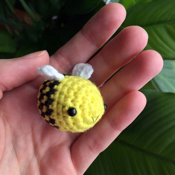 Tiny Bee - Free amigurumi pattern