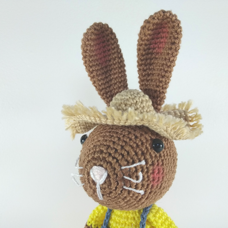 Roger the bunny gardener amigurumi pattern - Amigurumi.com