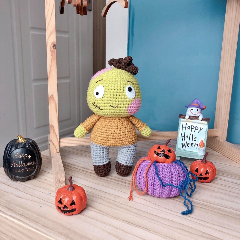 Doe the Zombie amigurumi pattern - Amigurumi.com