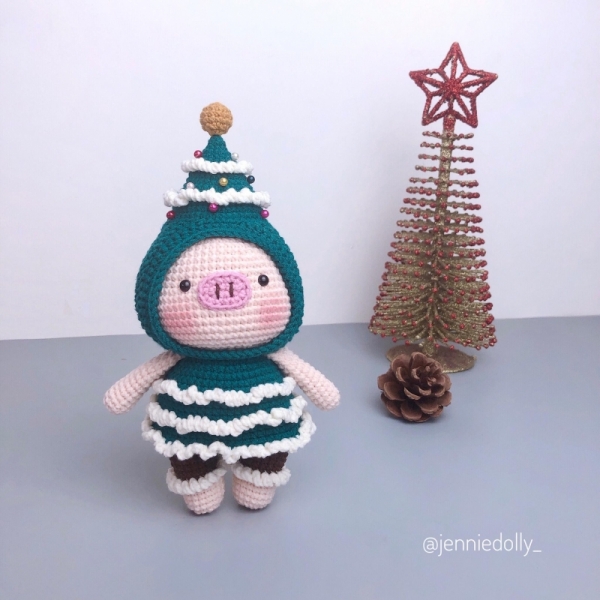 Mori The Christmas Tree Pig amigurumi pattern - Amigurumi.com