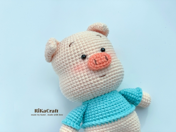 PiPi The Little Pig amigurumi pattern - Amigurumi.com