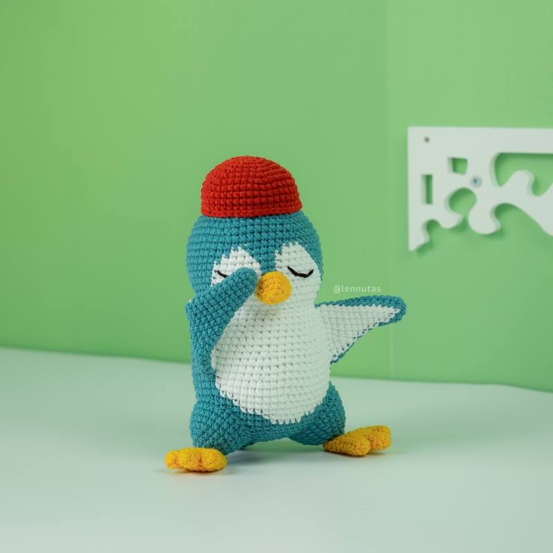 Dabbing Penguin amigurumi pattern - Amigurumi.com