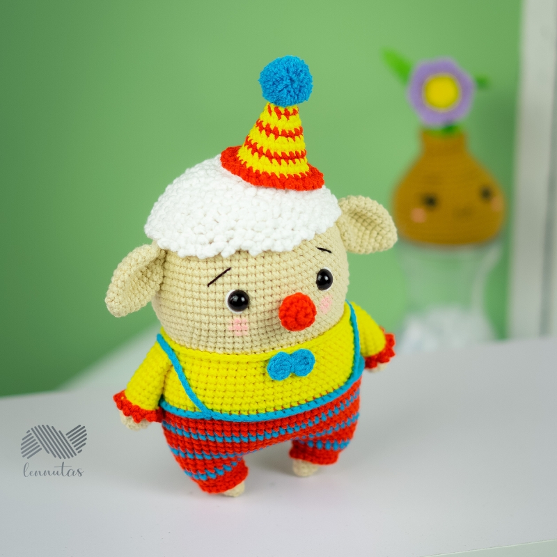 Sheep the Clown amigurumi pattern - Amigurumi.com