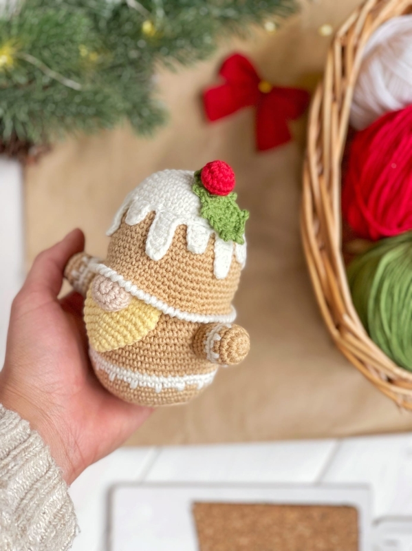 Gnome Gingerbread Man amigurumi pattern - Amigurumi.com