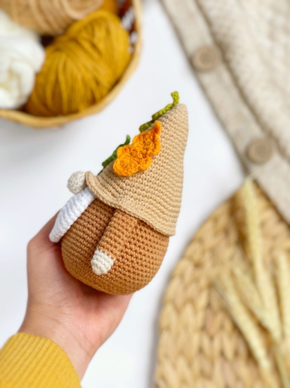 Gnome Leaf fall amigurumi pattern - Amigurumi.com