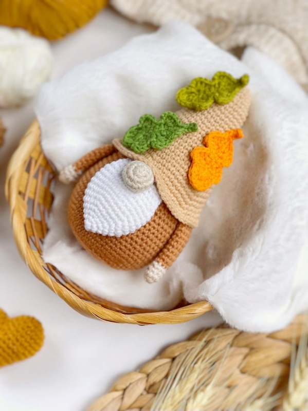 Gnome Leaf fall amigurumi pattern - Amigurumi.com