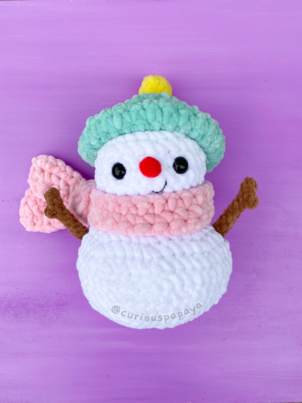 Dress Up Snowman amigurumi pattern - Amigurumi.com