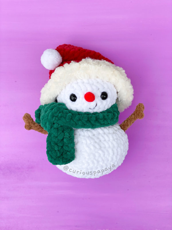 Dress Up Snowman amigurumi pattern - Amigurumi.com