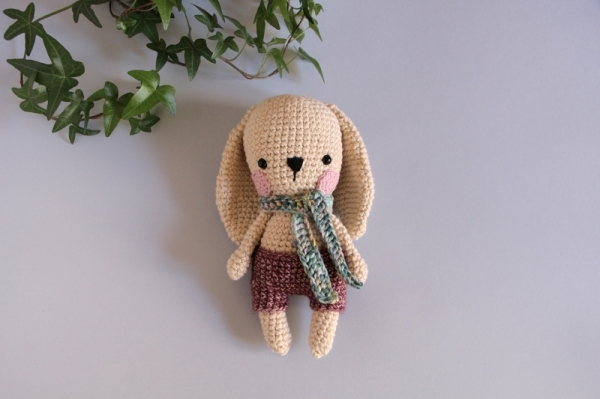 Amit, the friendly rabbit amigurumi pattern - Amigurumi.com