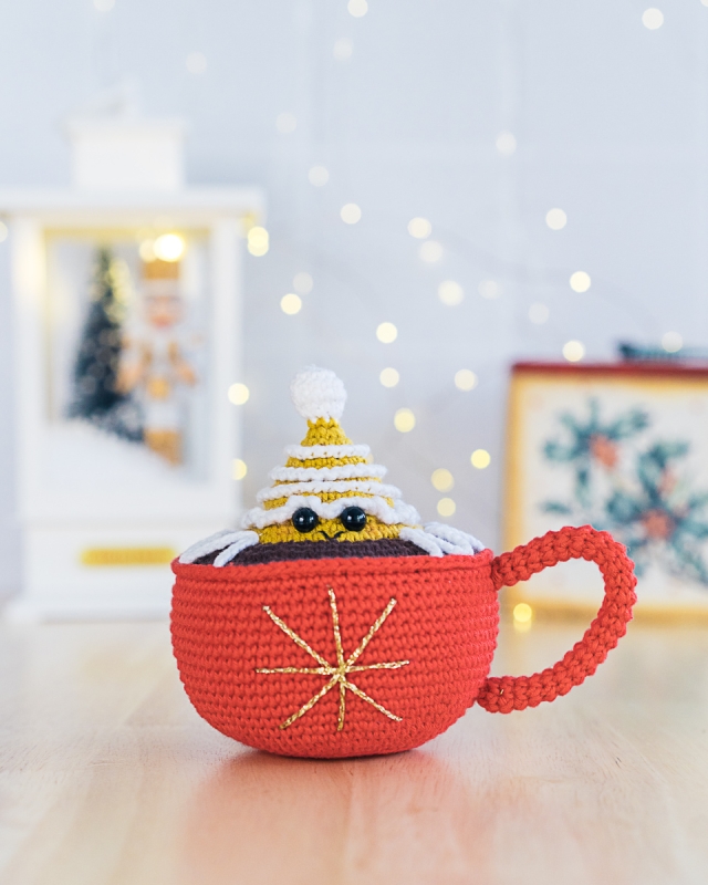 Hot Choco Christmas Mug - Free amigurumi pattern