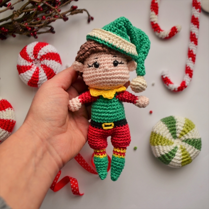 Elwin the Christmas Elf amigurumi pattern - Amigurumi.com