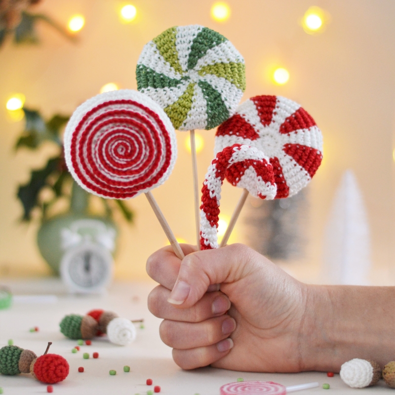 Four Christmas candy canes amigurumi pattern - Amigurumi.com