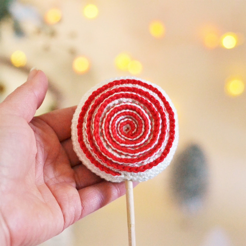 Four Christmas candy canes amigurumi pattern - Amigurumi.com
