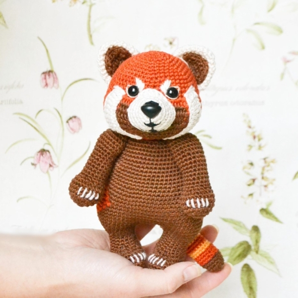 Sammy the Red panda amigurumi pattern - Amigurumi.com