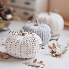Three Rustic Pumpkins amigurumi pattern - Amigurumi.com