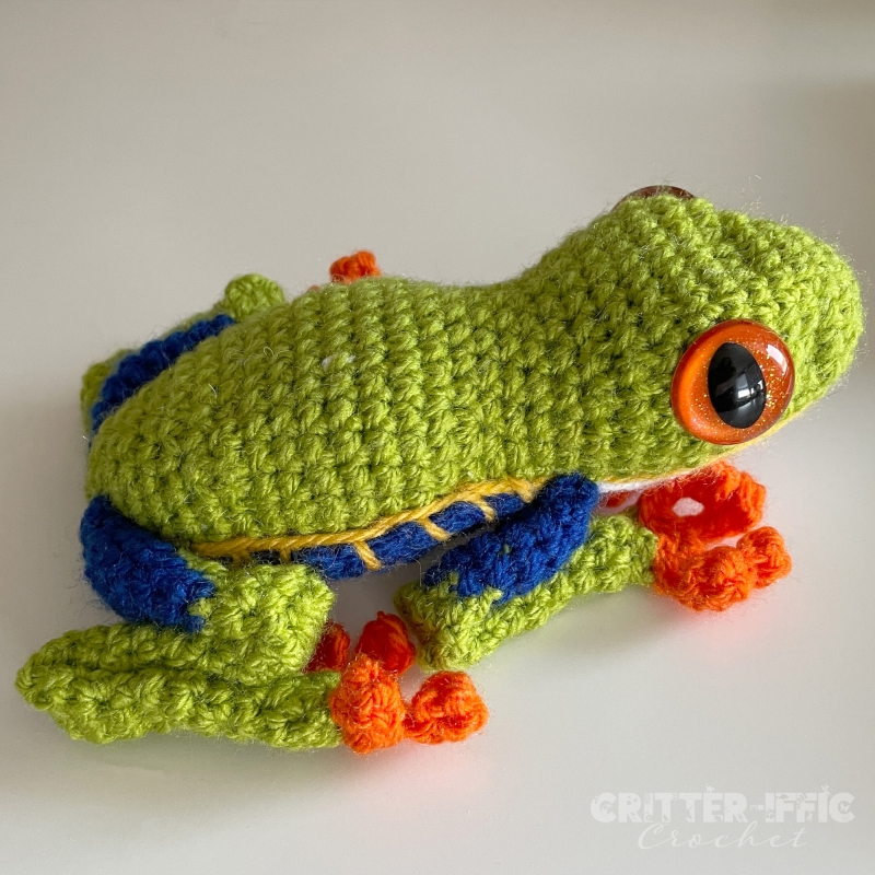 Ruby the Red Eyed Tree Frog amigurumi pattern - Amigurumi.com