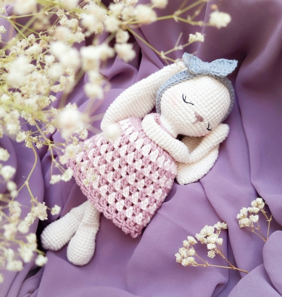 Loulou Bunny amigurumi pattern - Amigurumi.com