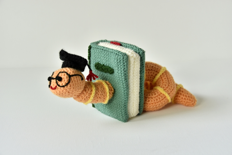 Bookworm amigurumi pattern - Amigurumi.com