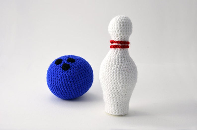 Bowling Ball and Pin amigurumi pattern - Amigurumi.com Bowling Ball and Pin amigurumi pattern - Amigurumi.com