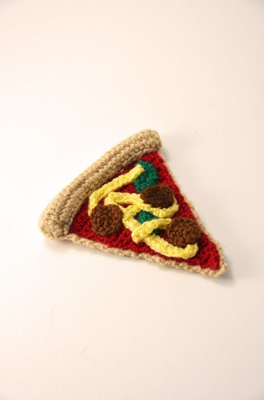 Pizza Slice amigurumi pattern - Amigurumi.com