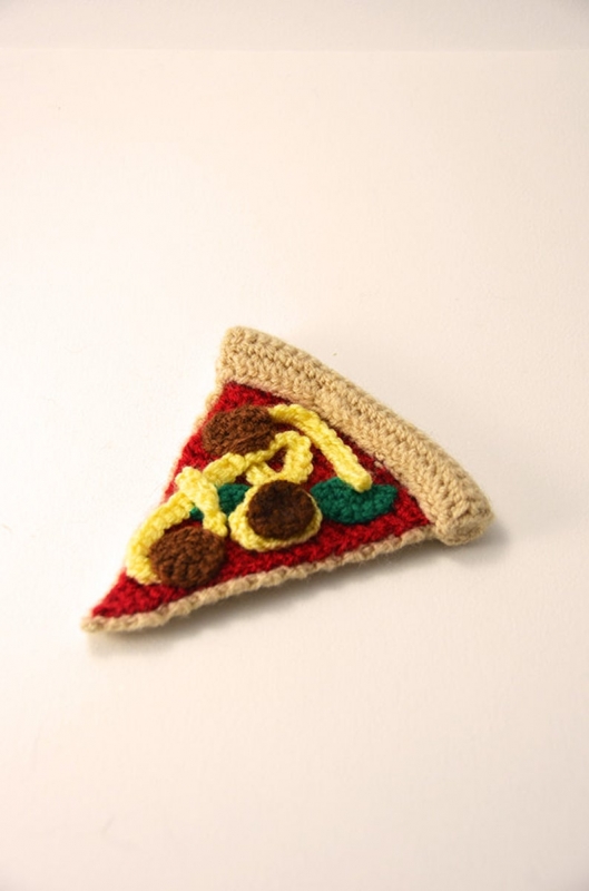 Pizza Slice amigurumi pattern - Amigurumi.com