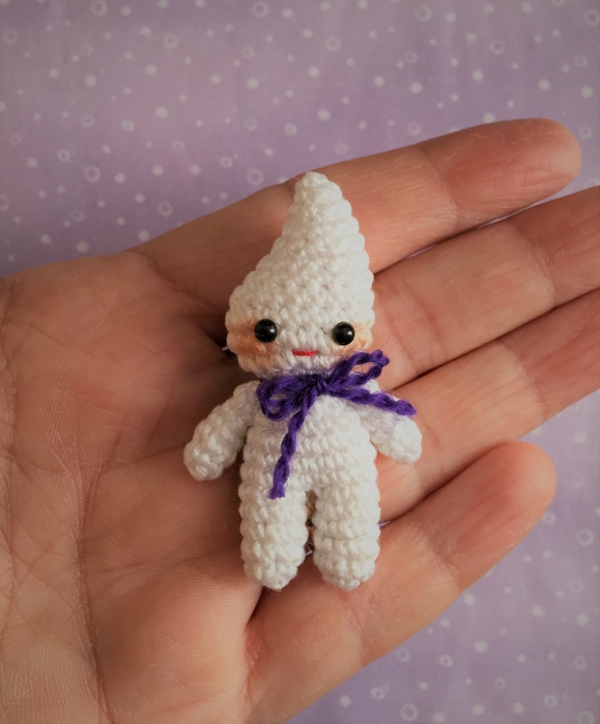 Miniature Chibi Ghost amigurumi pattern - Amigurumi.com